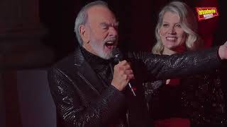 Neil Diamond Performs 'Sweet Caroline' at Opening Night of A BEAUTIFUL NOISE