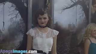 Joey King looks very cute at the premiere of The Conjuring