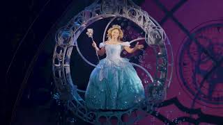 History-Making 'Glinda' Brittney Johnson Makes Her First Entrance in WICKED