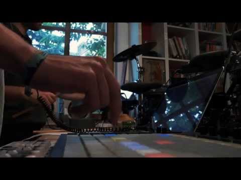 Live Electronic + Acoustic Synth Jam By Drahthaus – Synthtopia