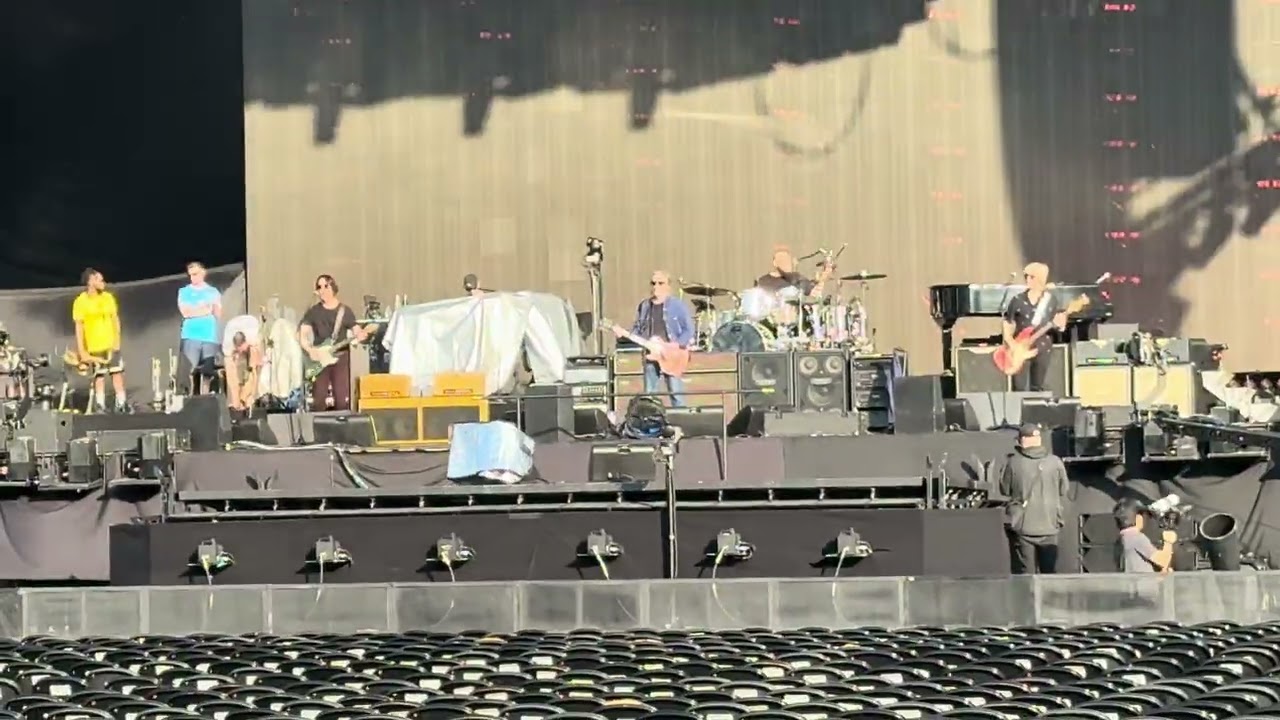 Paul McCartney live: Estadio GNP Seguros, Mexico City | 2024 | The Beatles Bible