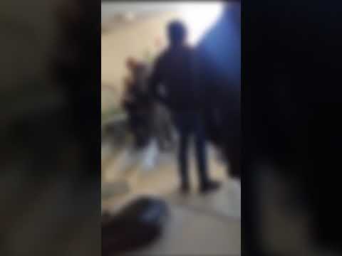 IL VIDEO. Lo scontro nel comando tra i vigili urbani di CASERTA e i cittadini. Chi prima arriva ...