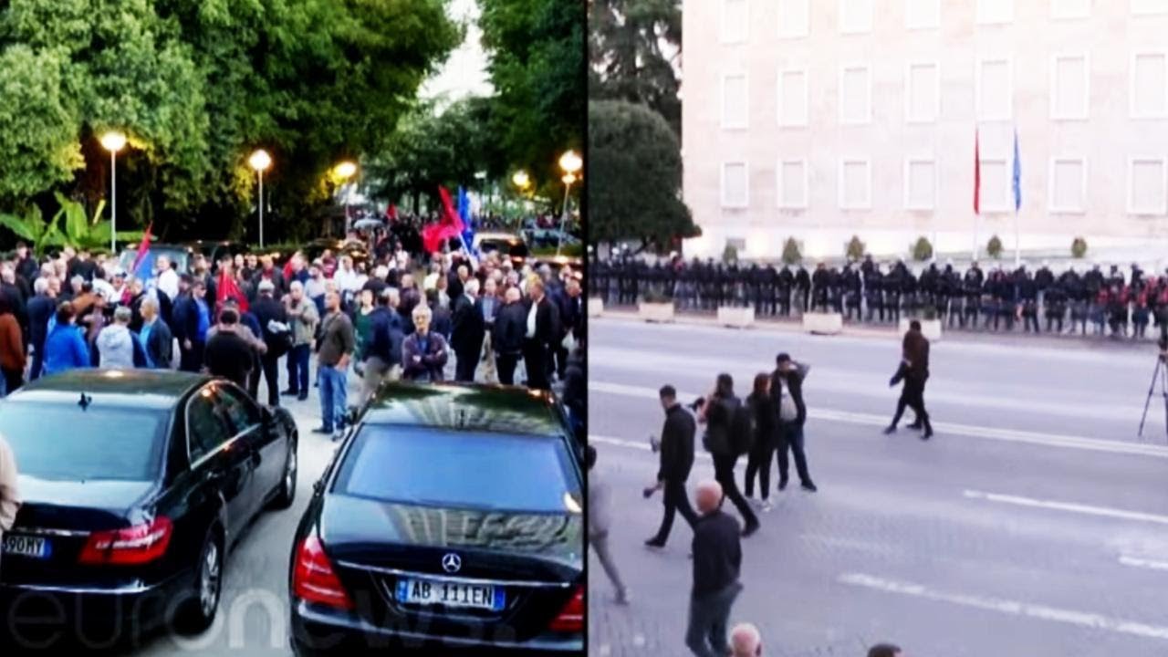 Mblidhen protestuesit e parë para selisë së PD Mblidhen protestuesit e parë para selisë së PD