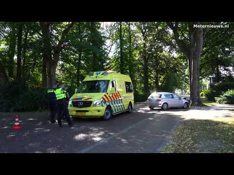 Auto rijdt op boom in Dalen(Video)