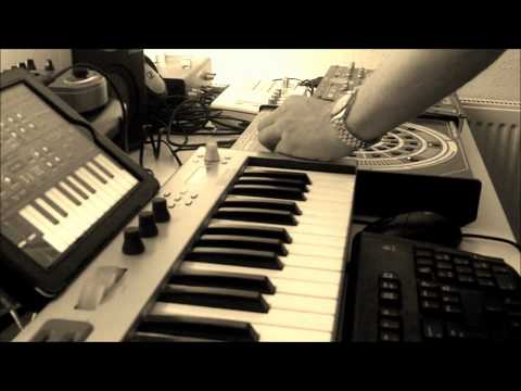 Live Transmission – A Sequenced Acid Synth Jam – Synthtopia