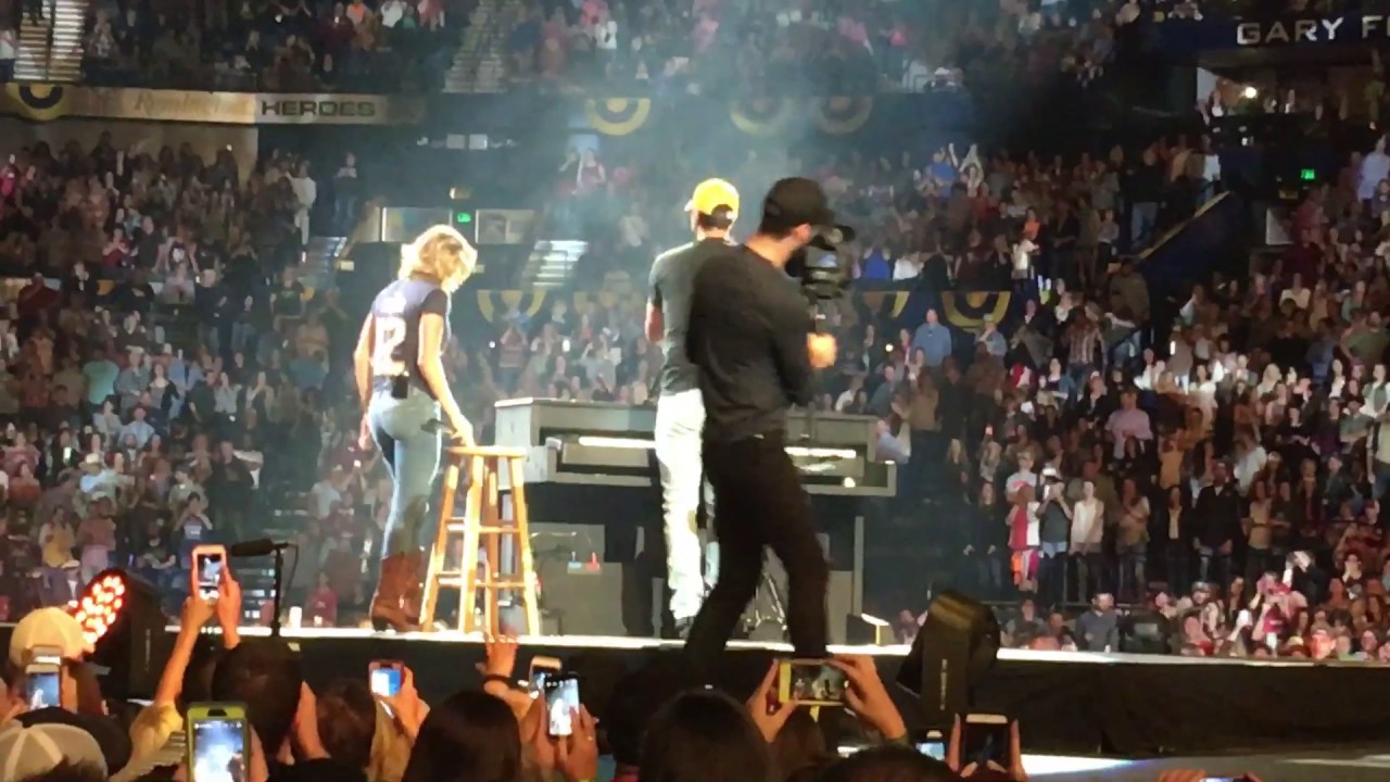 Luke Bryan Surprises Nashville Crowd With Carrie Underwood | Maverick ... Luke Bryan Surprises Nashville Crowd With Carrie Underwood | Maverick ...