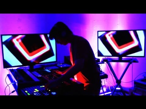 Live Looping Synth Jam – Synthtopia