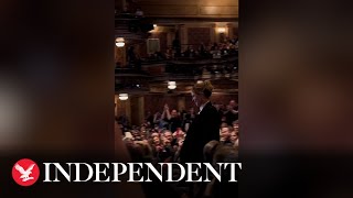 Nicole Kidman receives standing ovation after bidding $100,000 for hat signed by Hugh Jackman