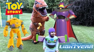 BUZZ LIGHTYEAR GETS CHASED BY REAL LIFE DINOSAUR ????????????