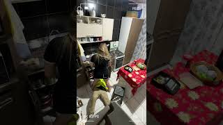 Gente olha como minha mulher recebeu o encanador aqui em casa!????????