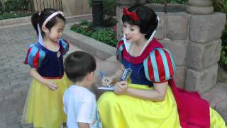 Walt Disney World - Meeting Snow White (Epcot) - May 20, 2011