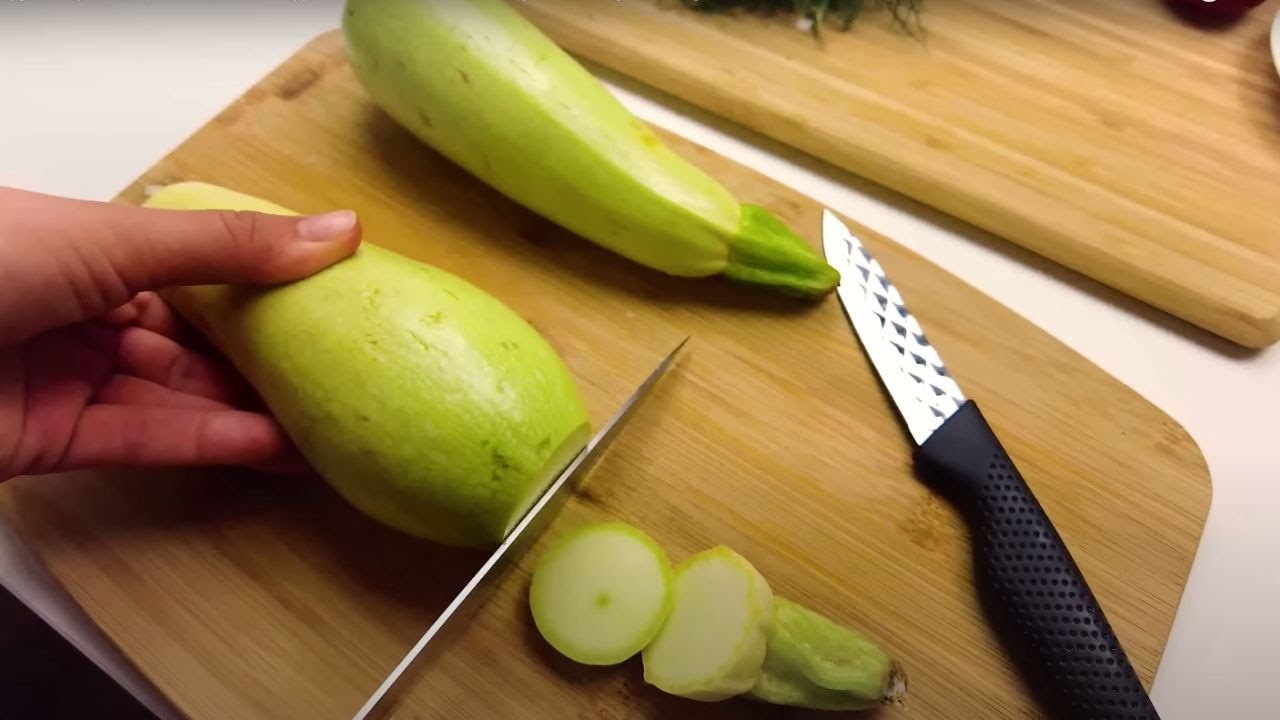 Van otthon cukkini? Mutatunk egy egyszerű, olcsó és finom vacsora ... Van otthon cukkini? Mutatunk egy egyszerű, olcsó és finom vacsora ...