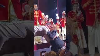 Nicole Kidman Makes $100,000 Bid for Hugh Jackman’s Hat