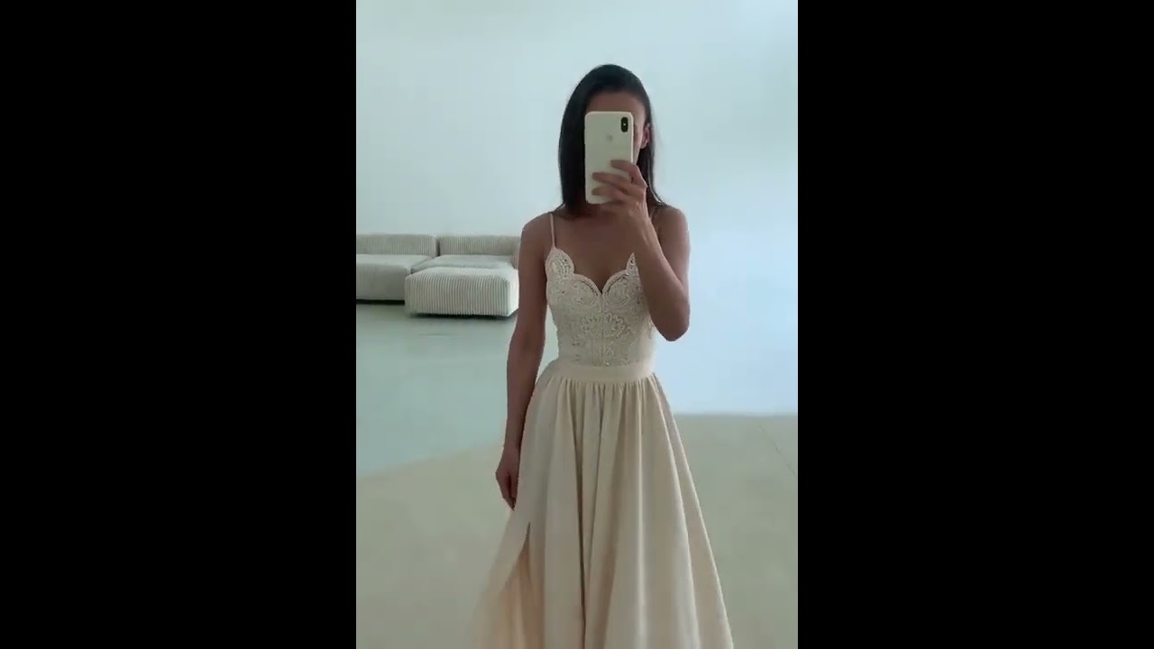 Elegante abito da cerimonia in tessuto tipo crepes