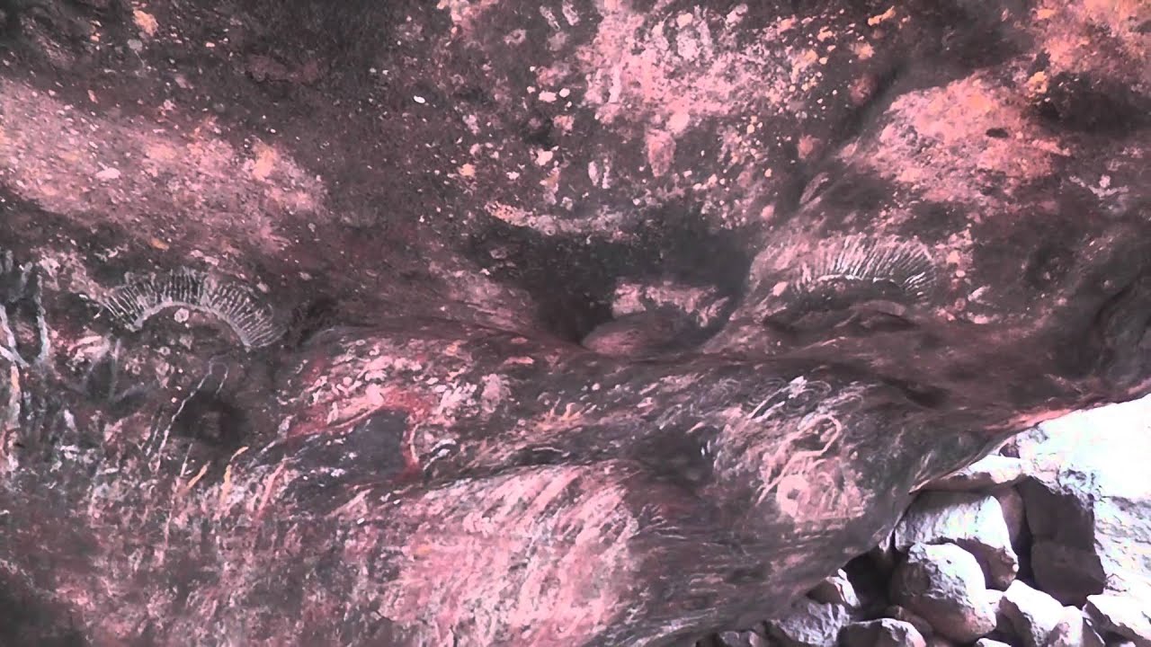 Cave paintings Uluru Astralia