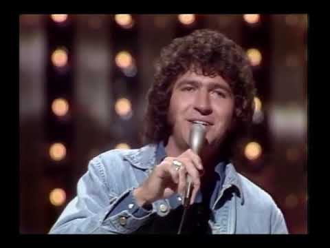 Mac Davis - Baby Dont Get Hooked On Me (The Midnight Special 1973)