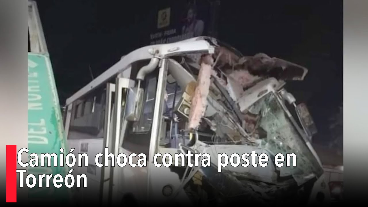 Camión choca contra poste en Torreón