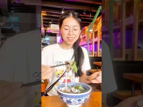 She is coming, follow her to find us #foodie #vietnamesefood #food #pho #sgfoodie