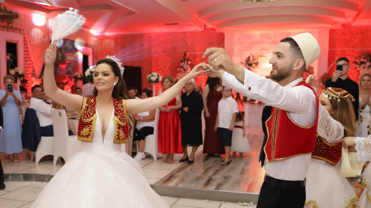 Vallja e Bukur me Veshje Tradicionale / Dasma Shqiptare / Saimir Ahmeti Live / Studio Klevi Official