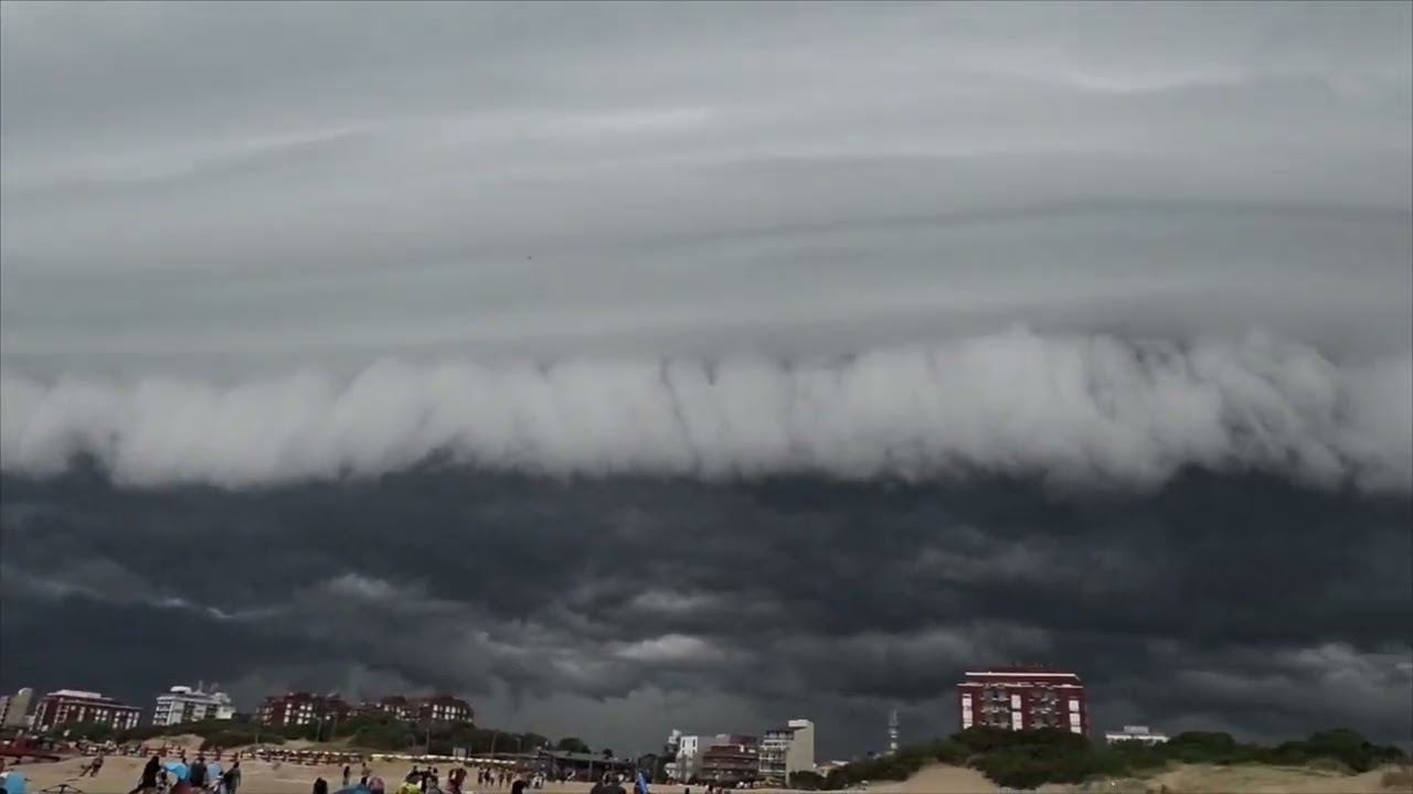 Giant Shelf Cloud Rolls Over Crowded Beach