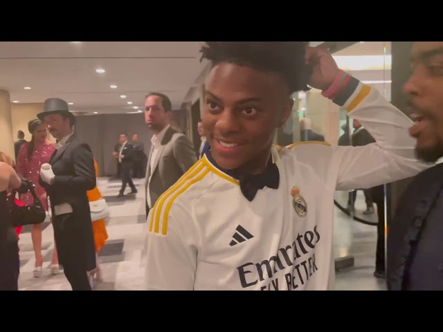 IShowSpeed gives his Variety Streamer of the Year award to his father ...