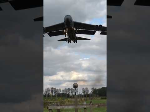 πΊπΈ Low B-52 Landing Flyover π¬ #shortvideo #aviation #airplane #foryou #viralvideo #airforce