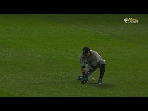 SEA@OAK: Davis singles, gets to third on error