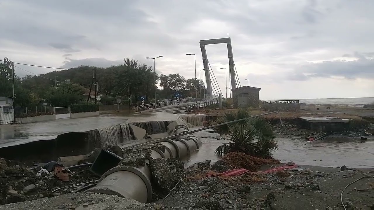 Κακοκαιρία: Ασύλληπτες οι καταστροφές στα παράλια της Λάρισας - Δείτε ...