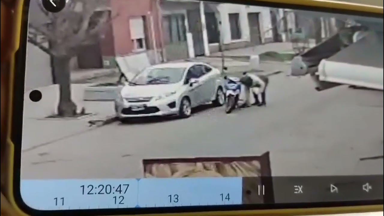 Busca a quien le chocó el auto estacionado