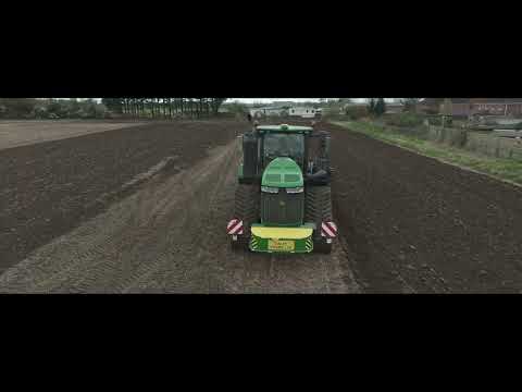 Ploughing in Middleton, Norfolk. John Deere / Caley Farms ltd.