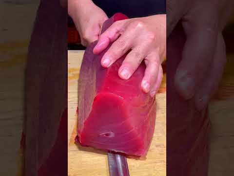 Masterful Yellowfin Tuna Trim – Sushi Perfection in the Making! #tuna #sushi #sashimi