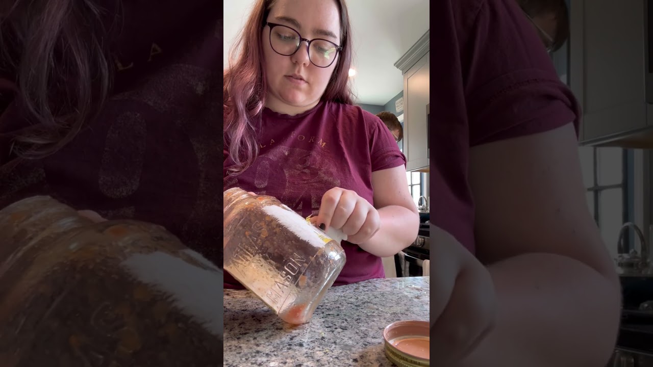 Removing Labels from Glass Jars to reuse them #shorts