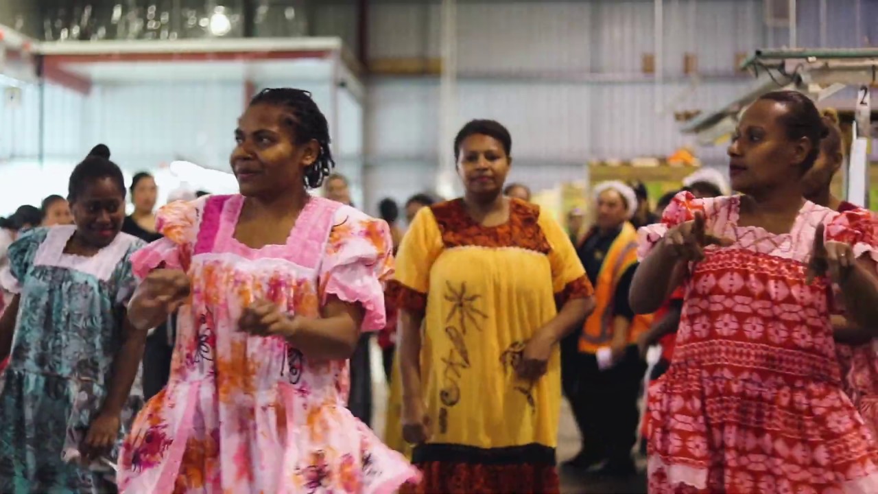 VANUATU GROUP DANCE - MOONLIGHT LOVER