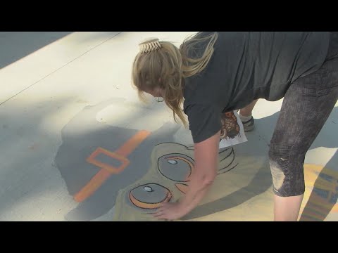 Mattoon artist spreading smiles with unique chalk designs