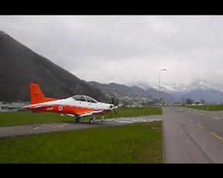 Pilatus PC-21 cross a mainstreet