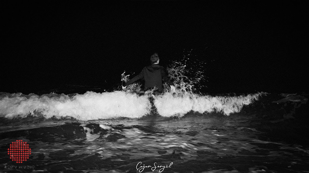 Lyrics & Translations of Başka Aşka Tanri by Çağan Şengül | Popnable