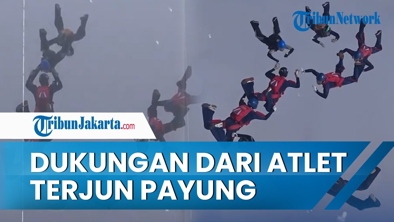 Keren! Begini Aksi Atlet Terjun Payung Rusia Berikan Dukungan untuk ...