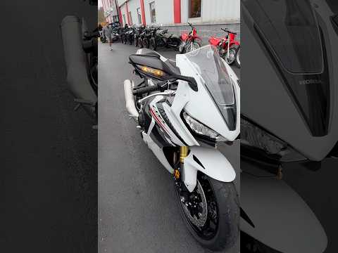 2025 Honda CBR 1000 RR engine start and walk around #cbr1000rr #hondamotorcycles
