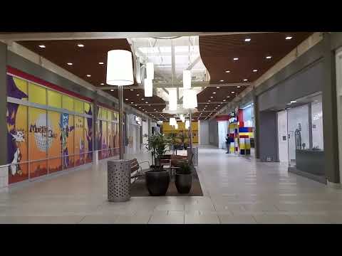 Let's walk in the Factoria Mall (Bellevue, Washington)