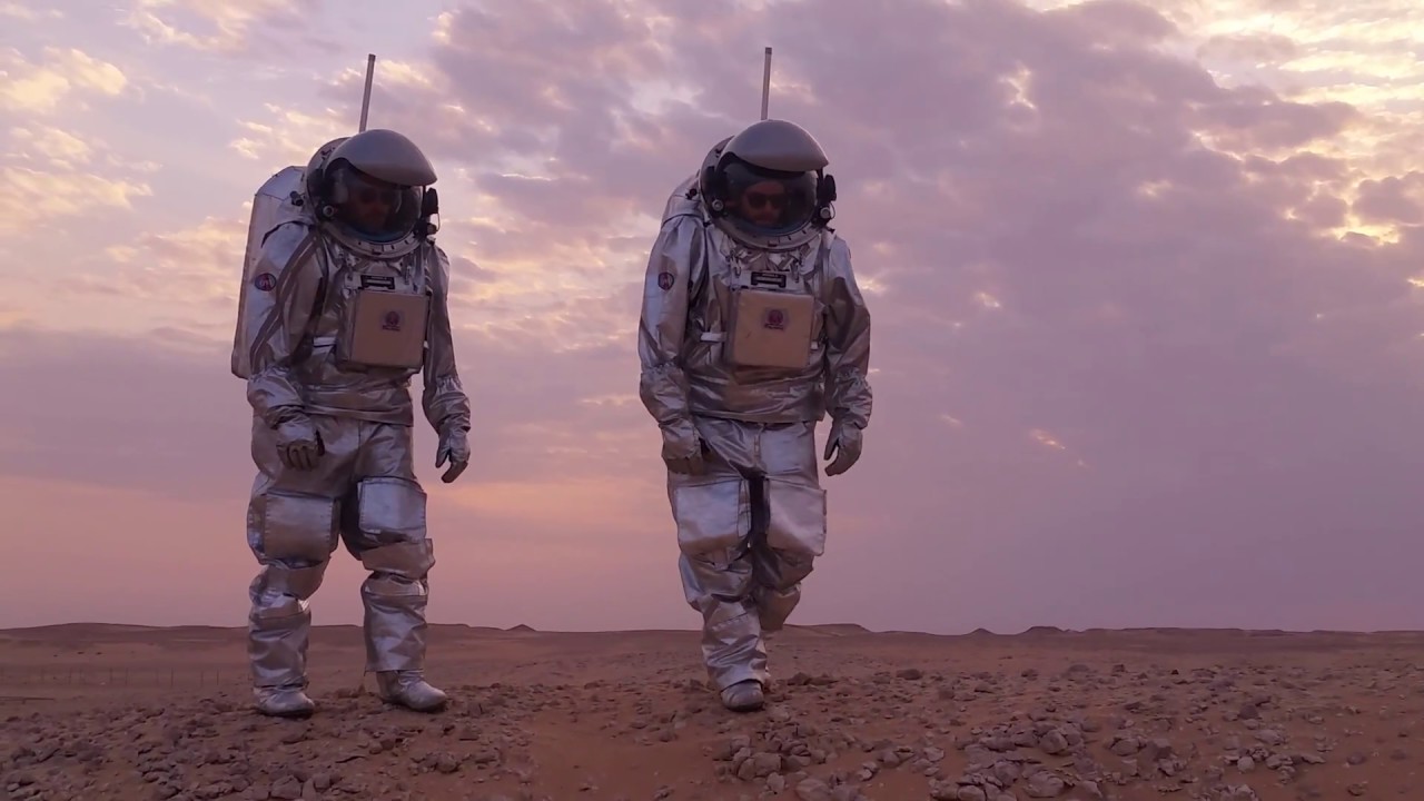 Video: Astronauts take their first steps on 'Mars' - Times of Oman Video: Astronauts take their first steps on 'Mars' - Times of Oman