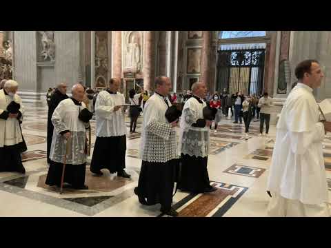 Catholics Celebrate the Traditional Latin Mass During the 10th ...