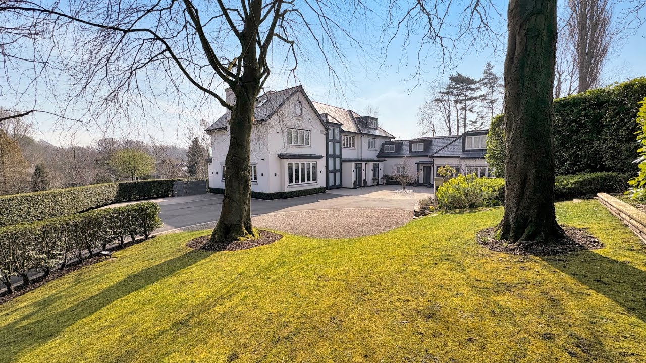 Homes of Distinction: The Willows, Prestbury
