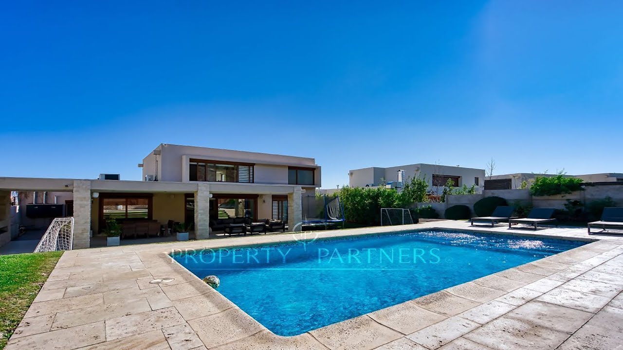 Piedra Roja, excelente casa mediterránea en condominio consolidado
