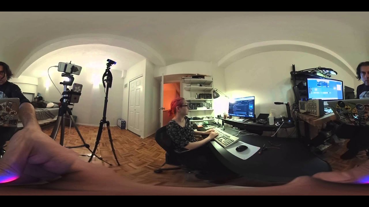 360 degree video from the #hackchat with @hackaday @adafruit @hackadayio #theta360