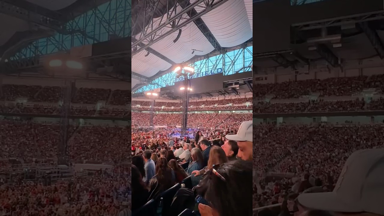 More than 40,000 Bruno Mars fans at Ford Field for night one
