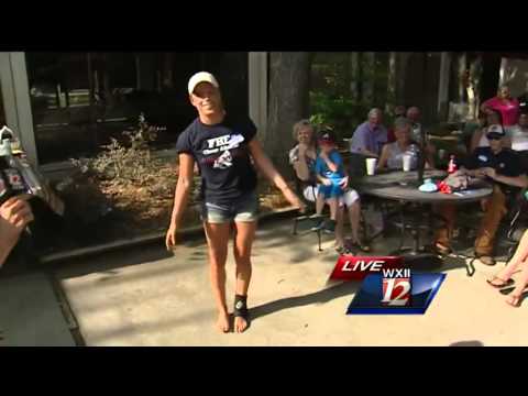 Reporter accidentally splits pants on live TV . | nobodysbuying
