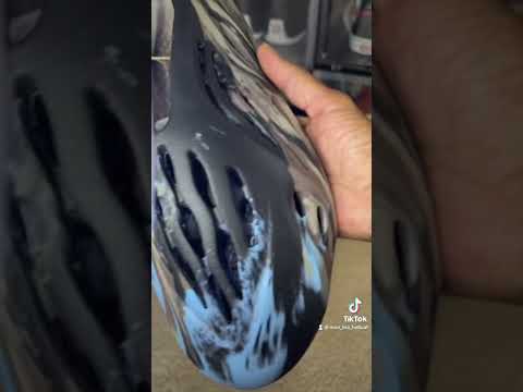 Yeezy Foam RNNR