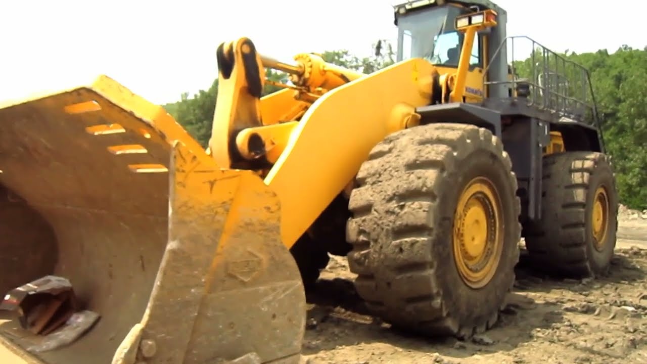 Komatsu WA900-3 Documentary