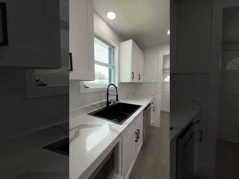 Remodeled bungalow in st.Petersburg Fl for sale with a detached apartment for added income!