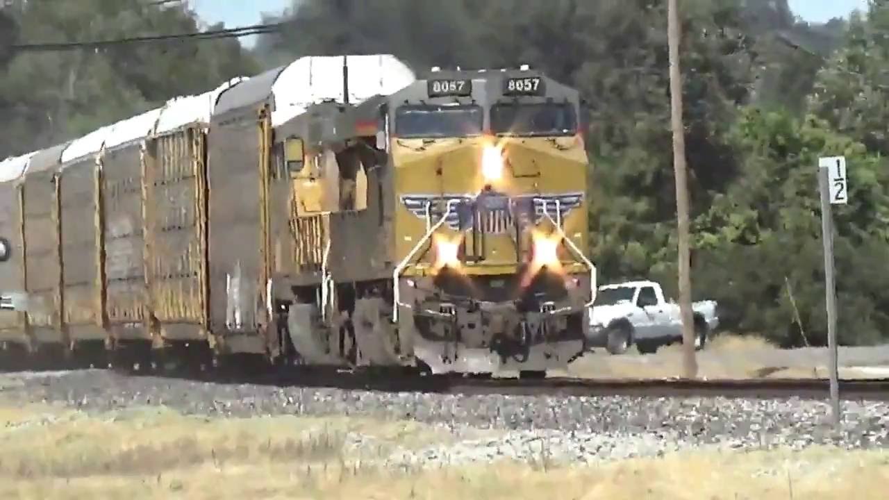 UP 8057 empty autoracks south [HD]